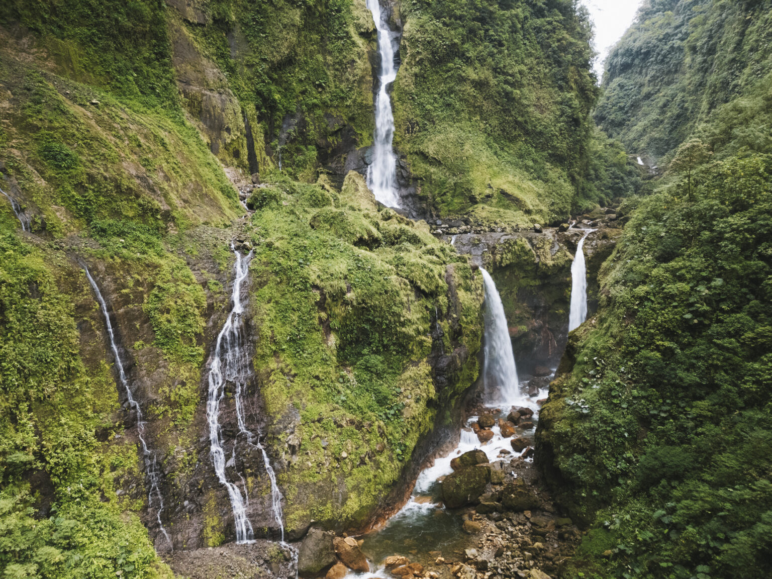 Costa Rica's most beautiful waterfall: Quebrada Gata - Brunette at Sunset